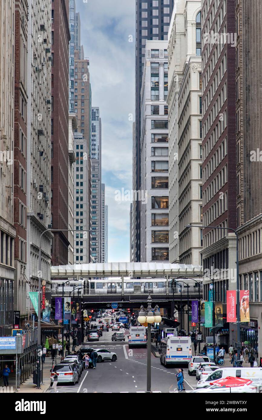 Chicago illinois usa madison street hi-res stock photography and images ...