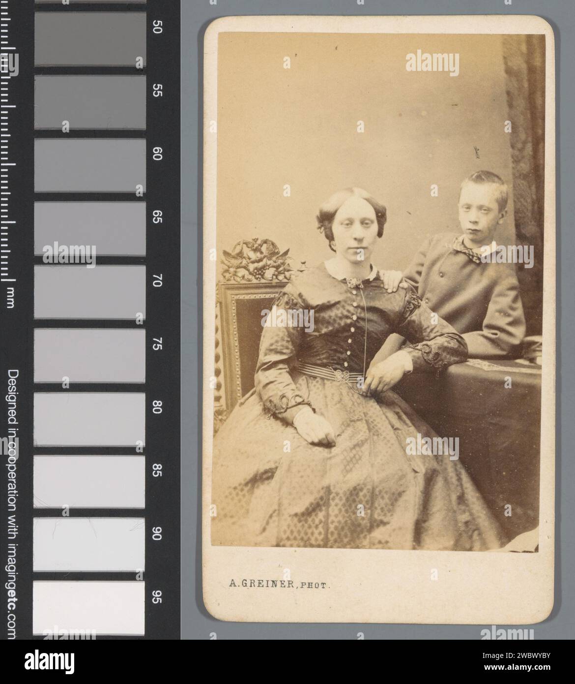 Group unidentified family woman hi-res stock photography and images - Alamy