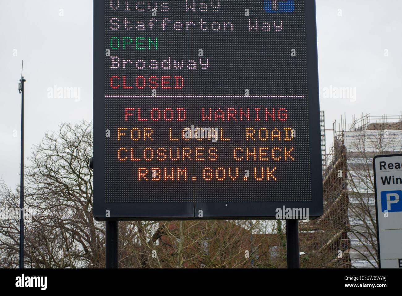 Maidenhead, Berkshire, UK. 12th January, 2024. A roadside Flood Warning ...