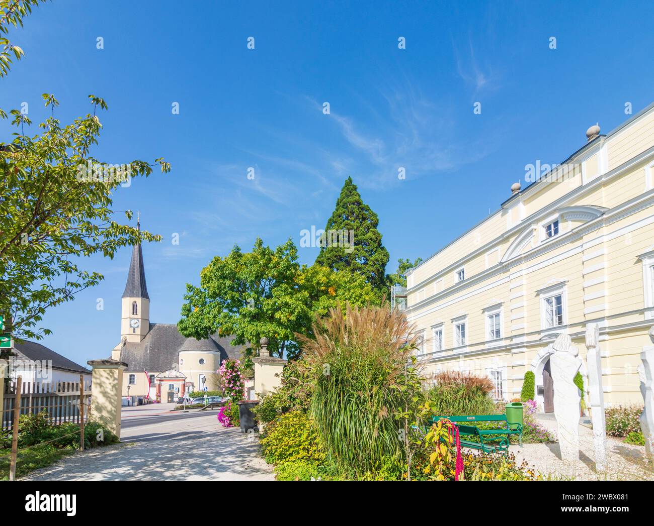 Mattighofen: Schloss Mattighofen Castle, Catholic church Mattighofen in ...