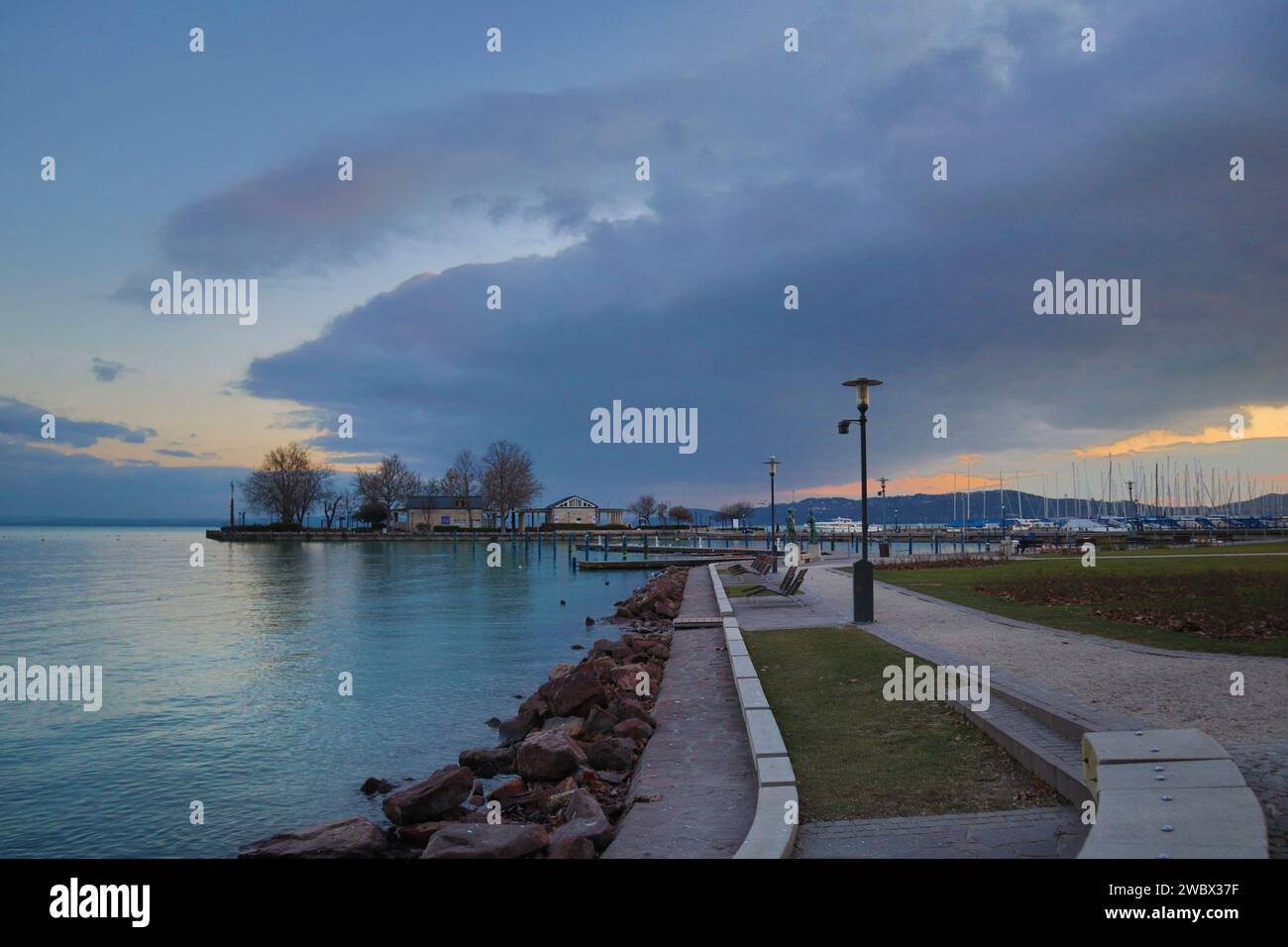 Janvier, 12, 2024. Balatonfüred, Hungary. a winter day on the shores of ...