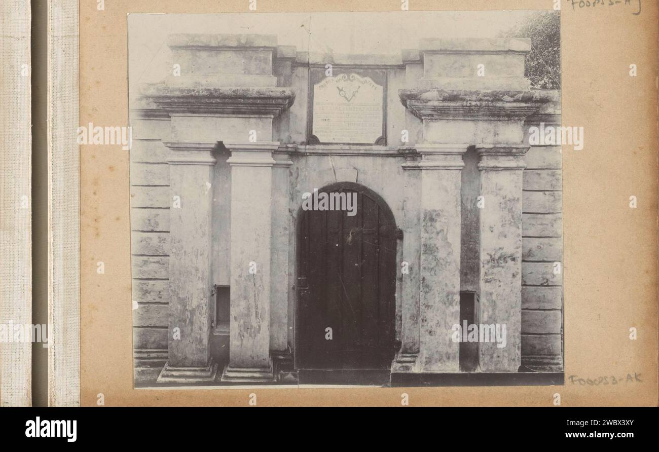 Districted gatehouse with facing brick of a fort on Ambon, Anonymous, c ...