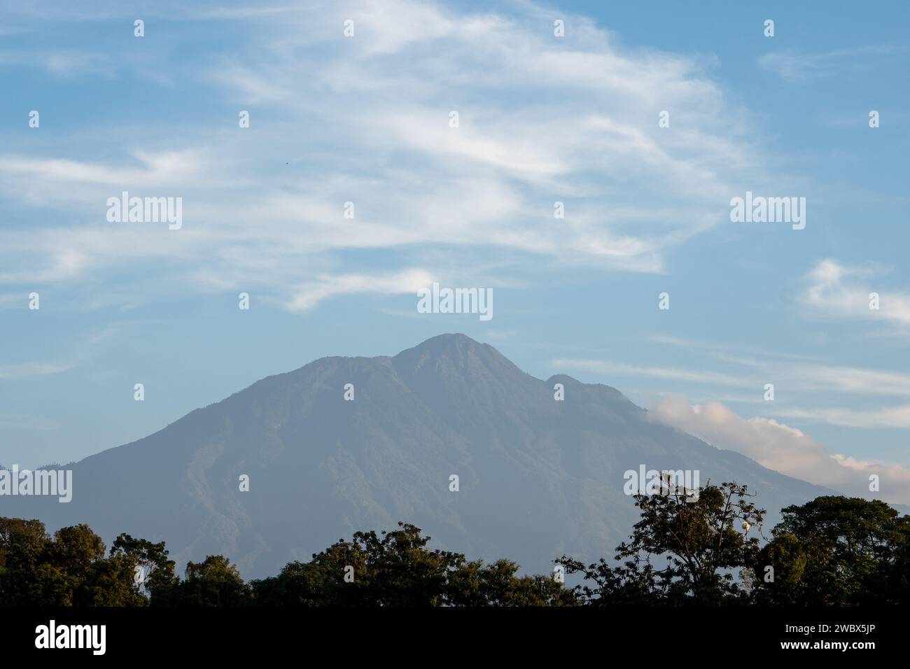 Volcan magico hi-res stock photography and images - Alamy