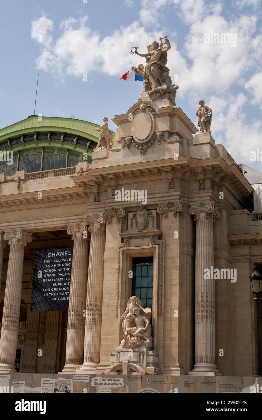 Big palace hi-res stock photography and images - Alamy