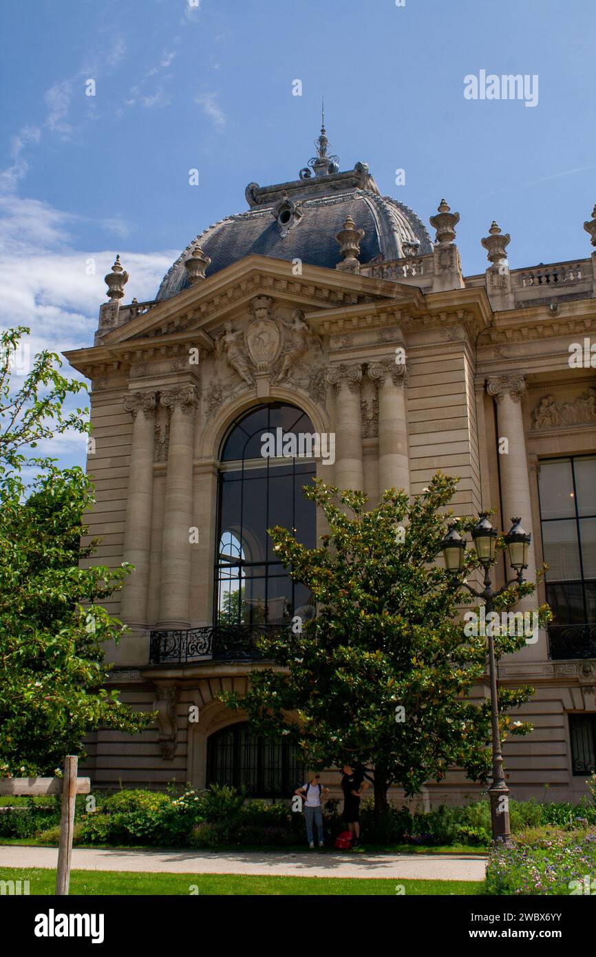 Small french palace hi-res stock photography and images - Alamy