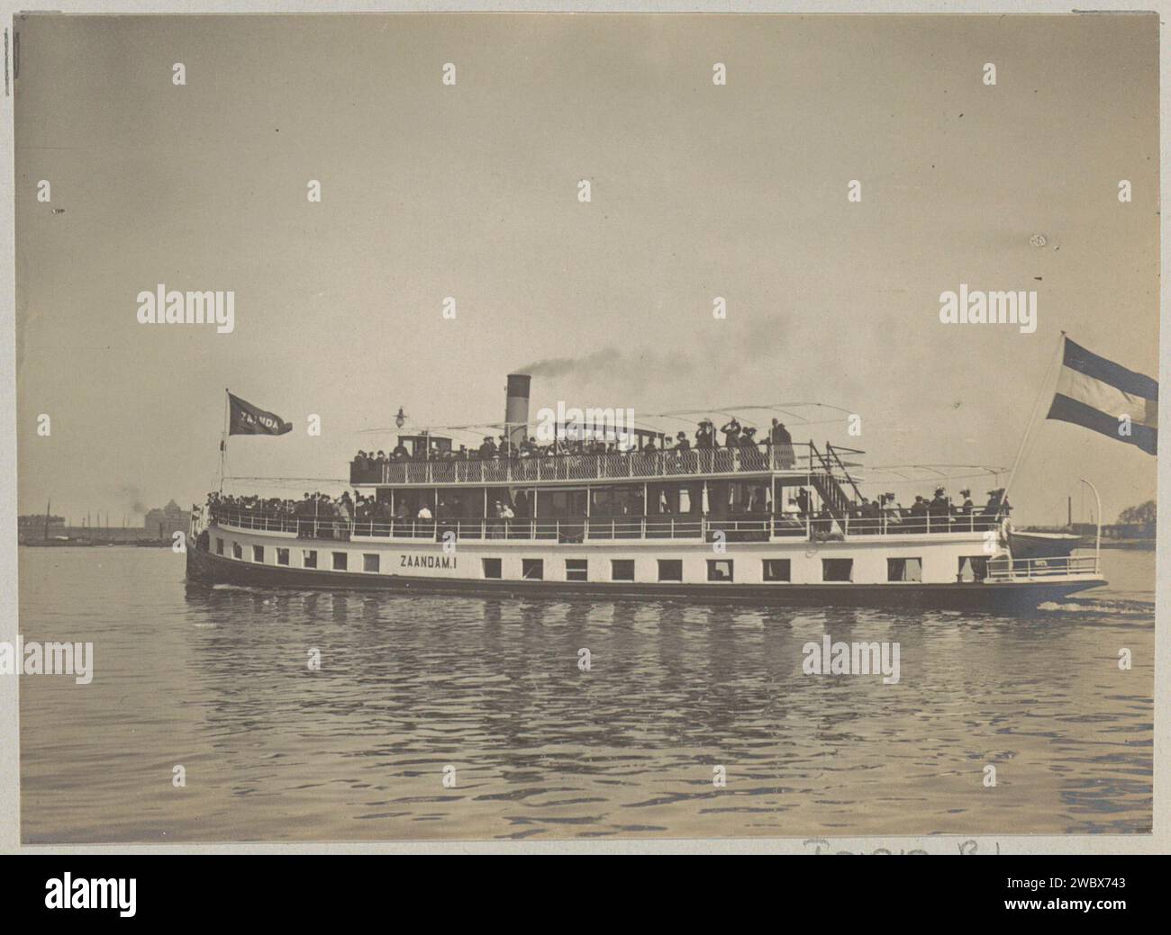 Boot Zaandam I with passengers on the water, Anonymous, c. 1900 - c ...