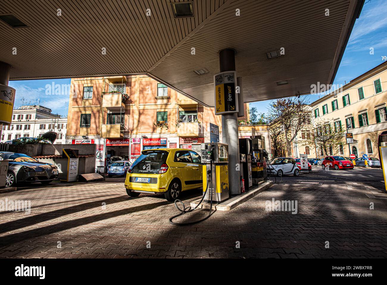 Gas station rome hi-res stock photography and images - Alamy