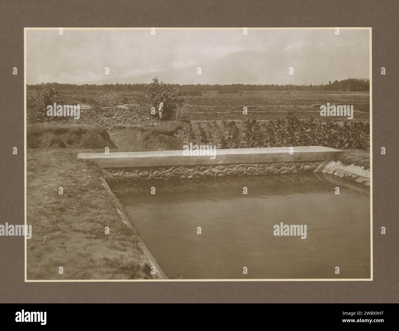 Siphon weir hi-res stock photography and images - Alamy