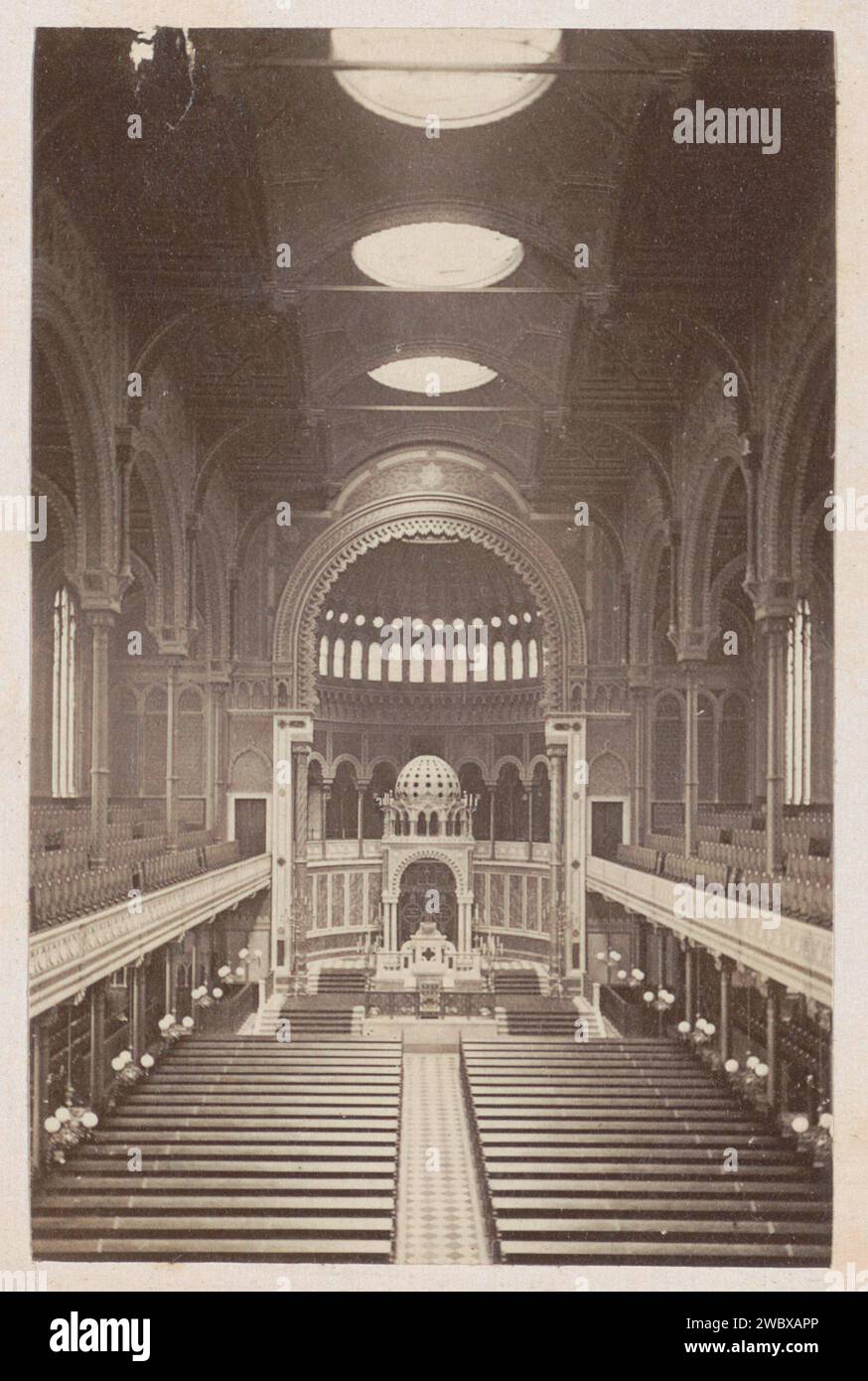 Interior of the new synagogue in Berlin: Banks, Choir and Vaults ...