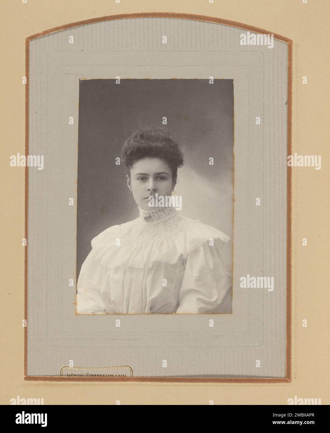 Portrait of a young woman, Guillame Maximilien Zimmermann, 1897 - 1902 ...