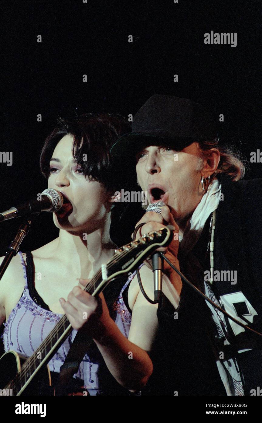 Pao singer hi-res stock photography and images - Alamy