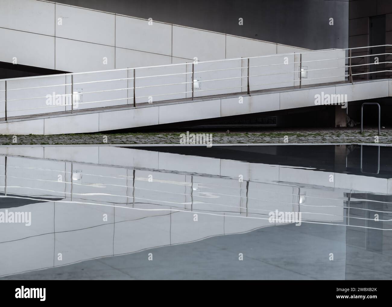 Water reflection mirror image building hi-res stock photography and ...