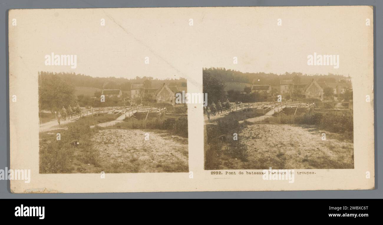 French troops cross a pontoon bridge, Anonymous, 1914 - 1918 ...