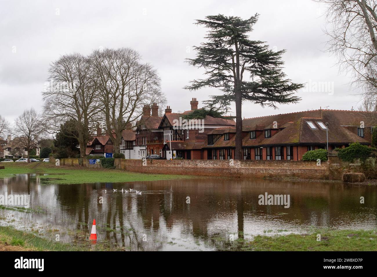 Cookham flooding hi-res stock photography and images - Alamy