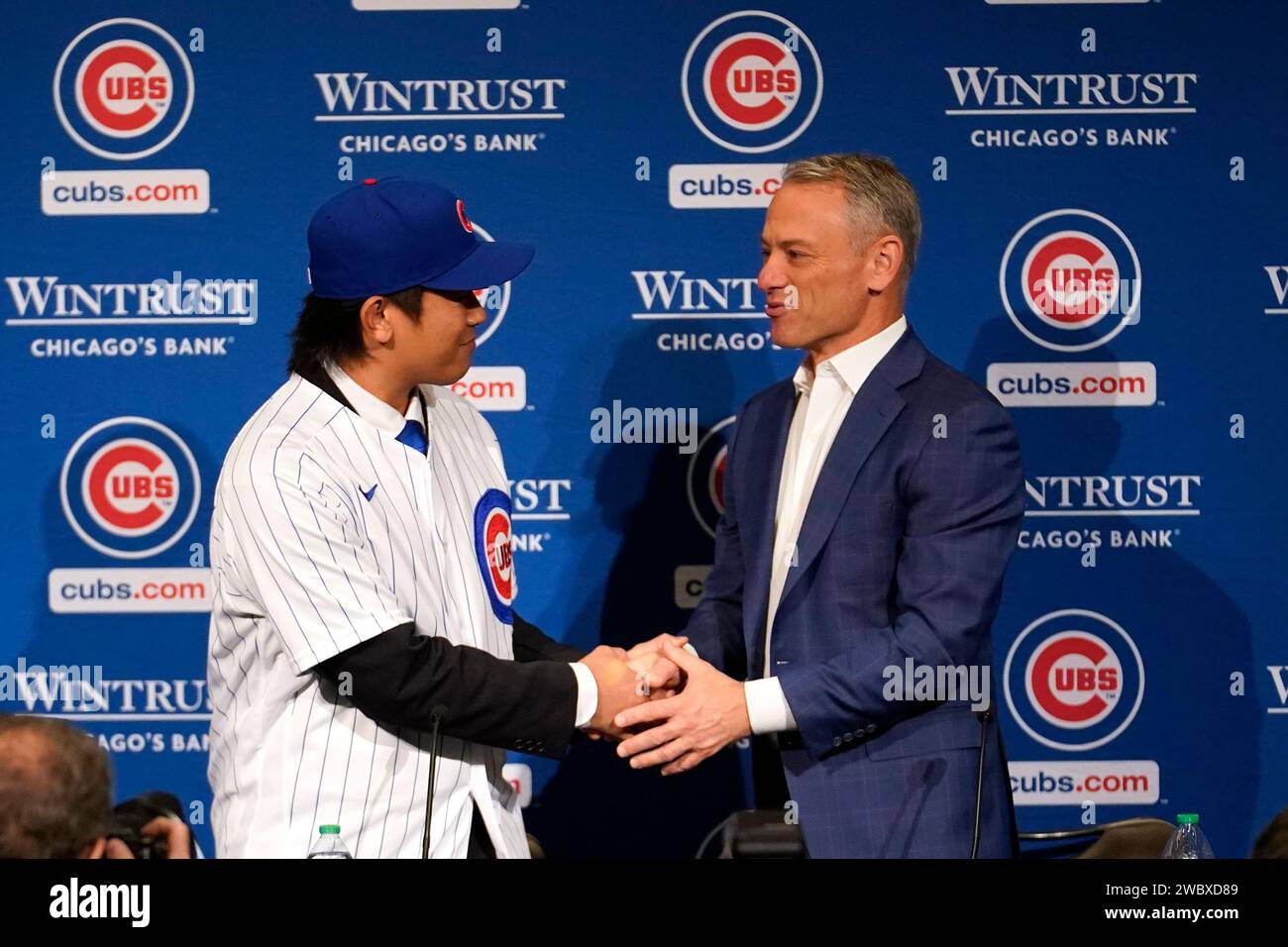 New Chicago Cubs pitcher Shōta Imanaga shakes hands with Cubs president ...