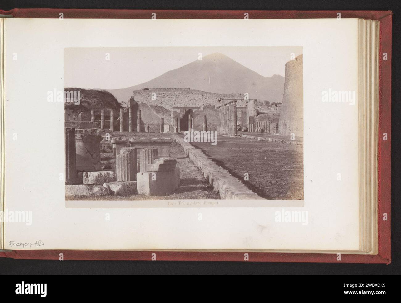 Foro triangular hi-res stock photography and images - Alamy
