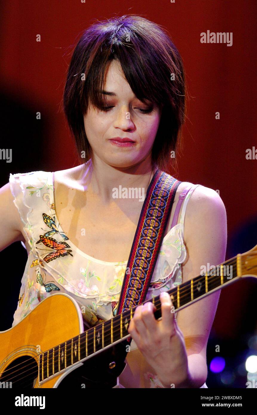 Carmen consoli images 2004 hi-res stock photography and images - Alamy