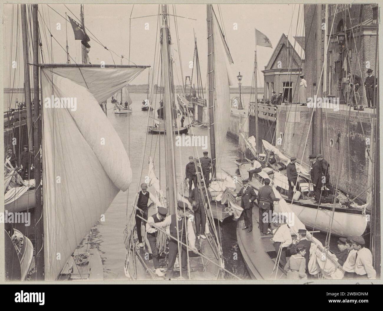 Sailing ships during the lock in a lock, anonymous, c. 1900 - c. 1910 ...