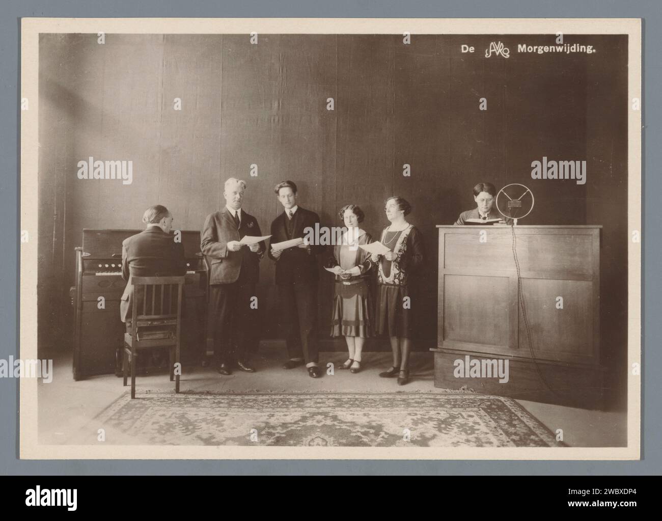 Group portrait of the recording of the morning dedication, Anonymous, 1928 - 1945 photograph ...