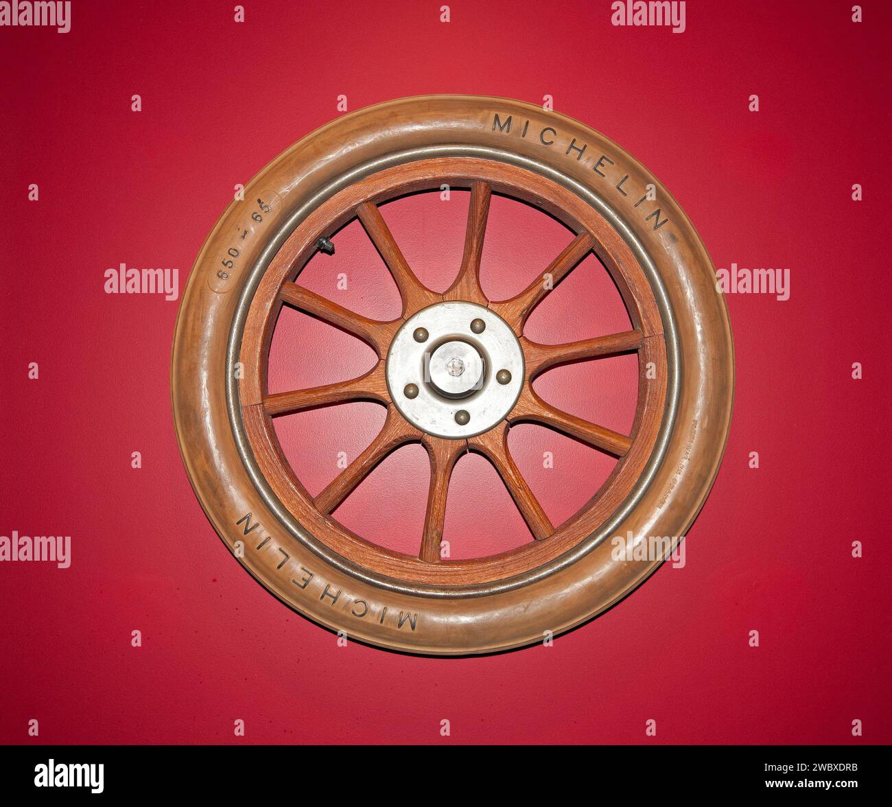 Wheel with Michelin tyre (1910), Museo Nazionale dell'Automobile (MAUTO ...