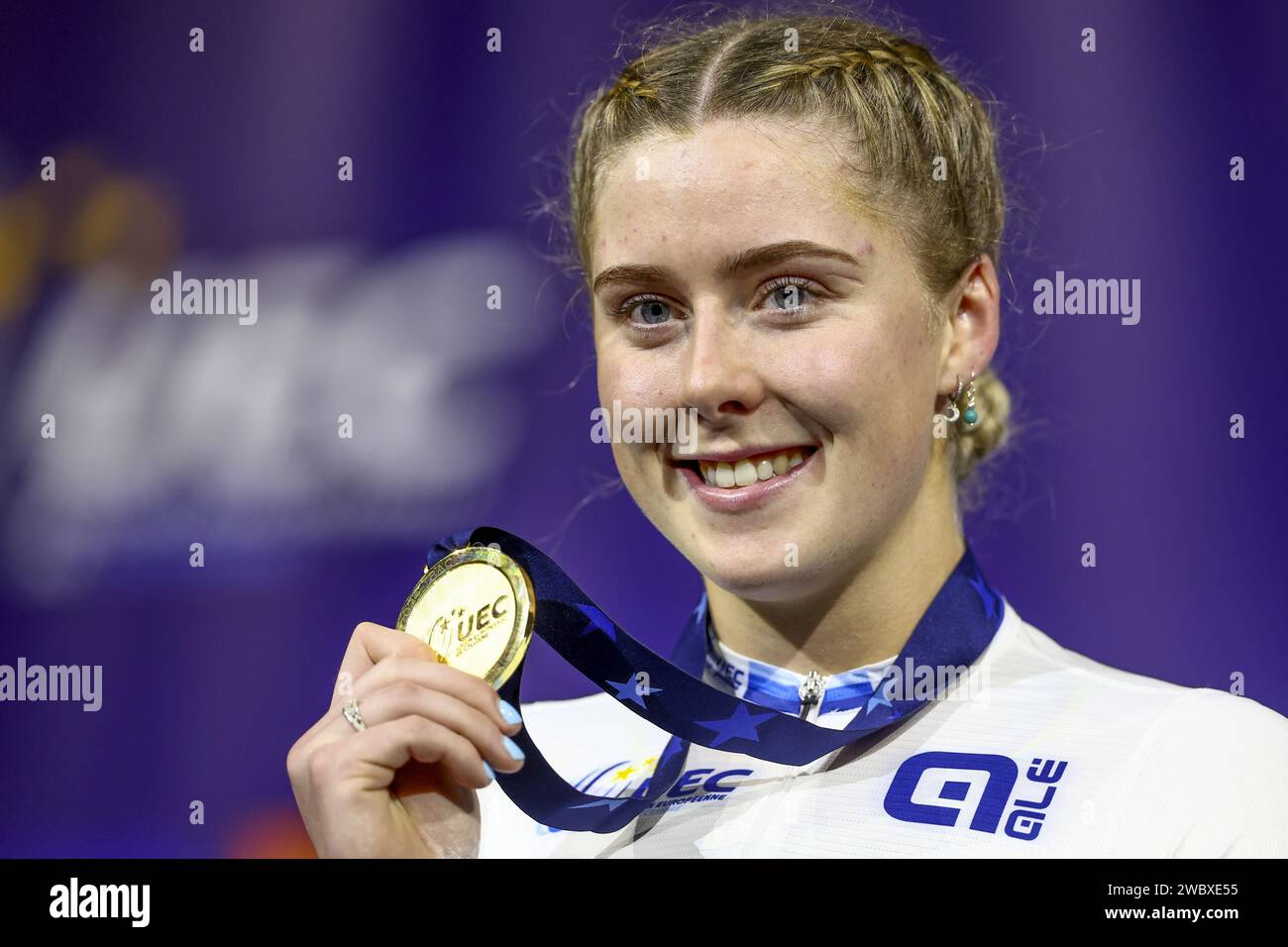APELDOORN - Winner Emma Finucane (GBR) with the gold medal during the ...