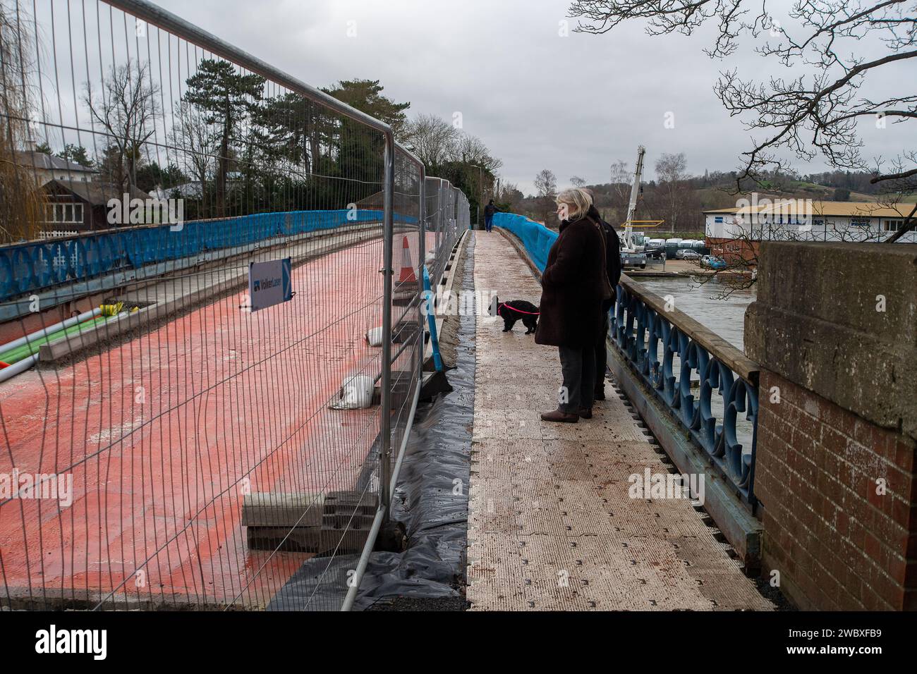 Cookham, UK. 12th January, 2024. Cookham Bridge above the River Thames ...