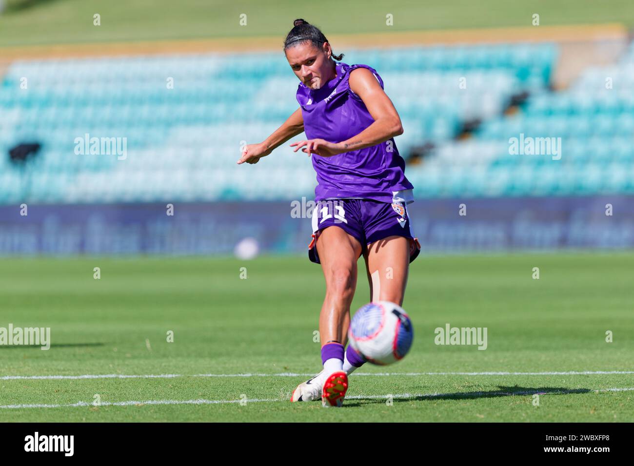 Sydney, Australia. 12th Jan, 2024. Grace Jale of Perth Glory warms up ...