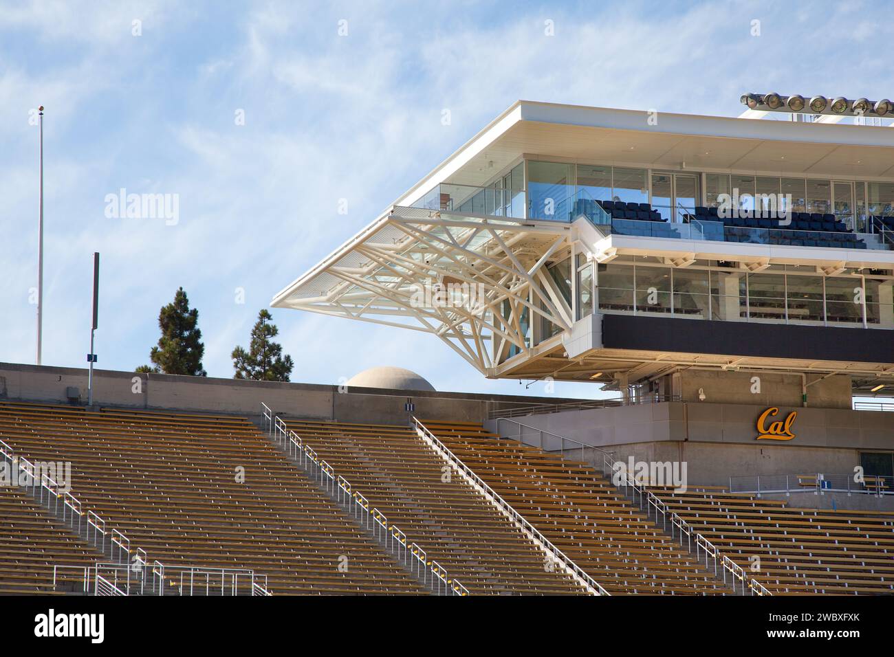 Historic cal memorial stadium hi-res stock photography and images - Alamy