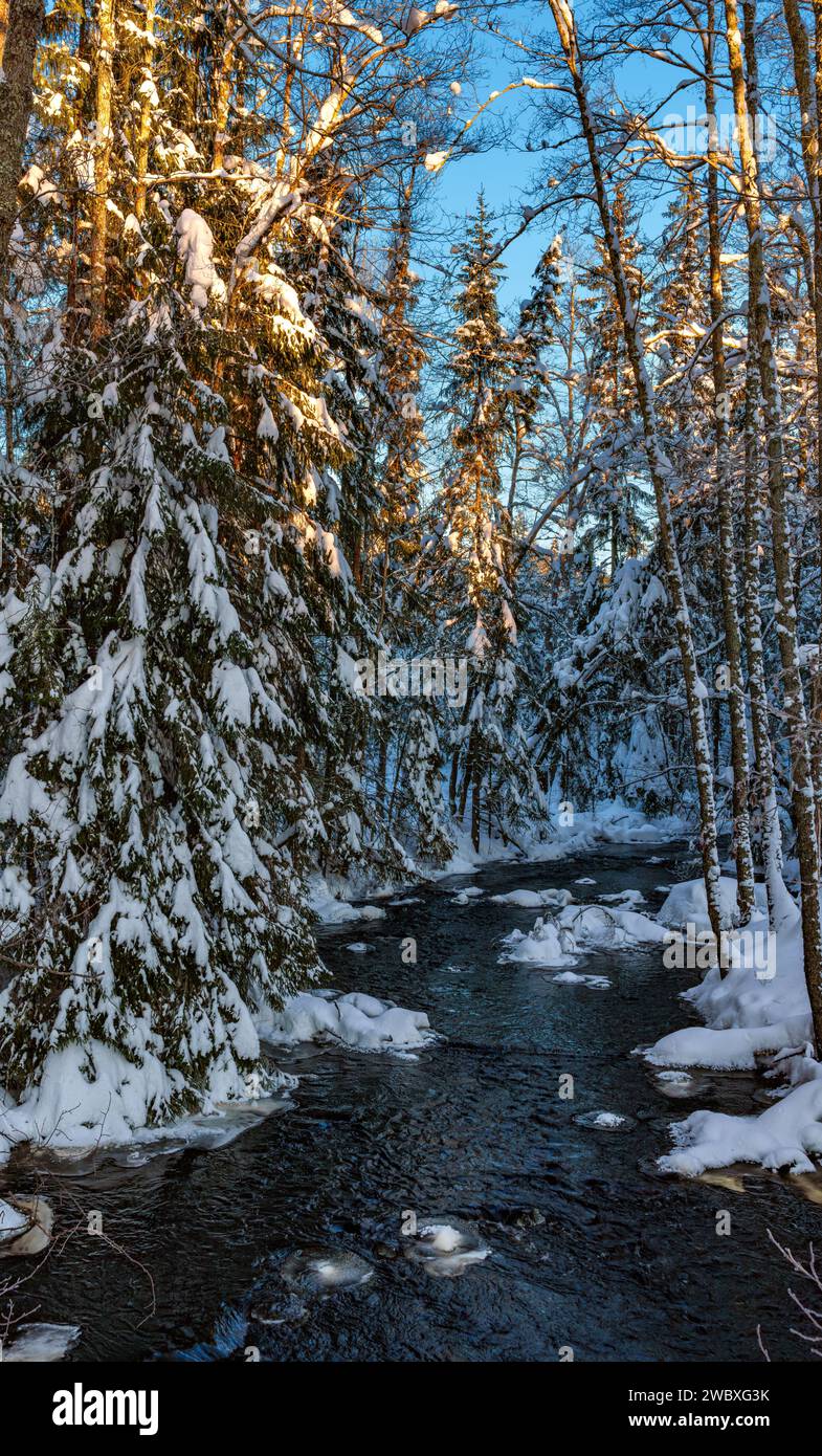 Hanging sculptures hi-res stock photography and images - Alamy