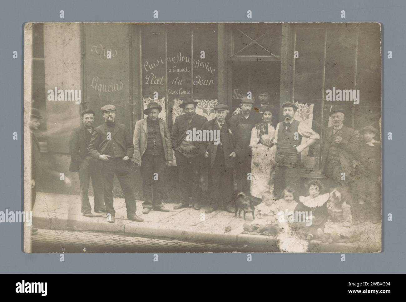 Group of people posing in front of a restaurant, Anonymous, 1900 - 1920 ...