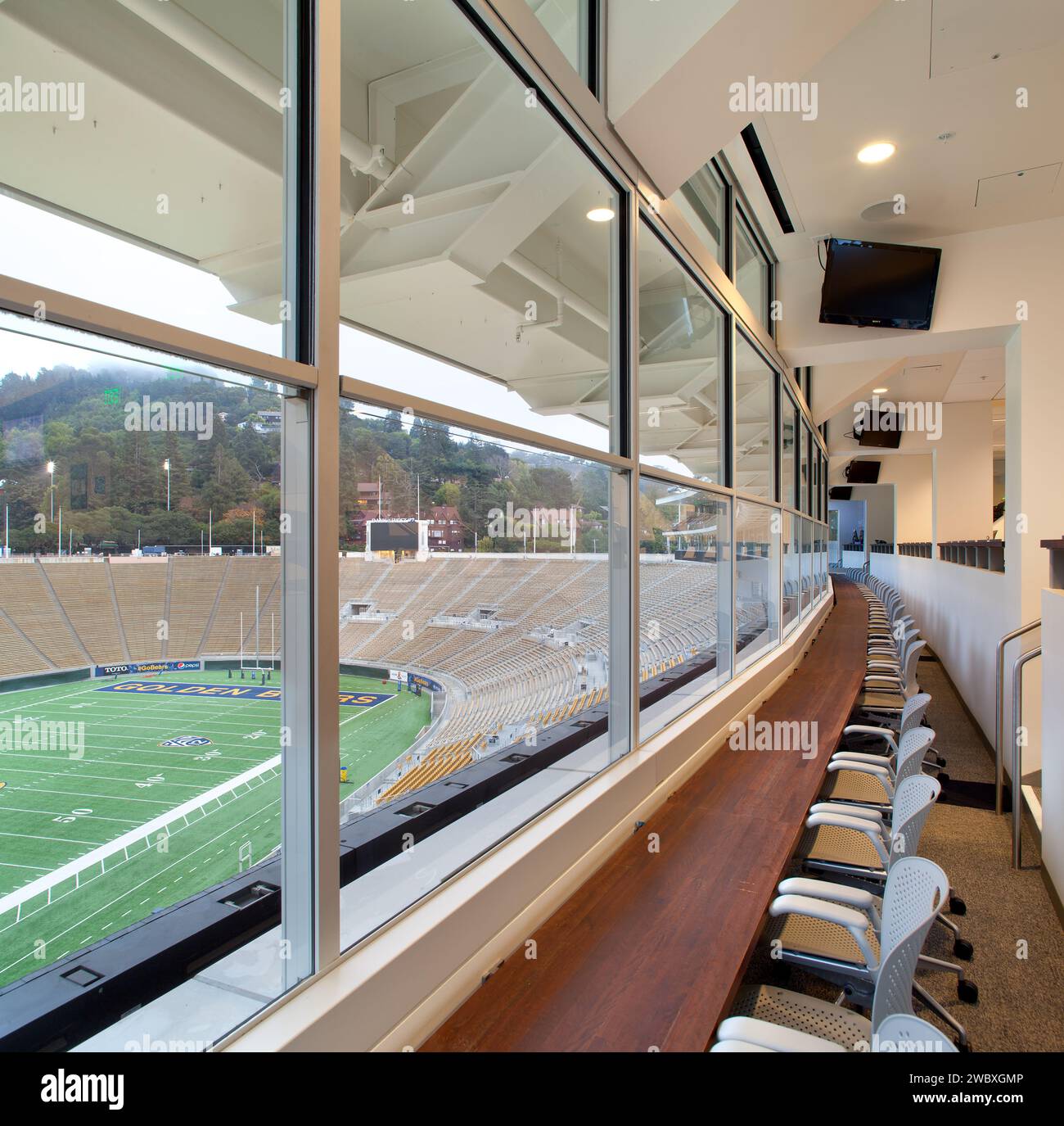 Architectural photography cal memorial stadium hi-res stock photography ...