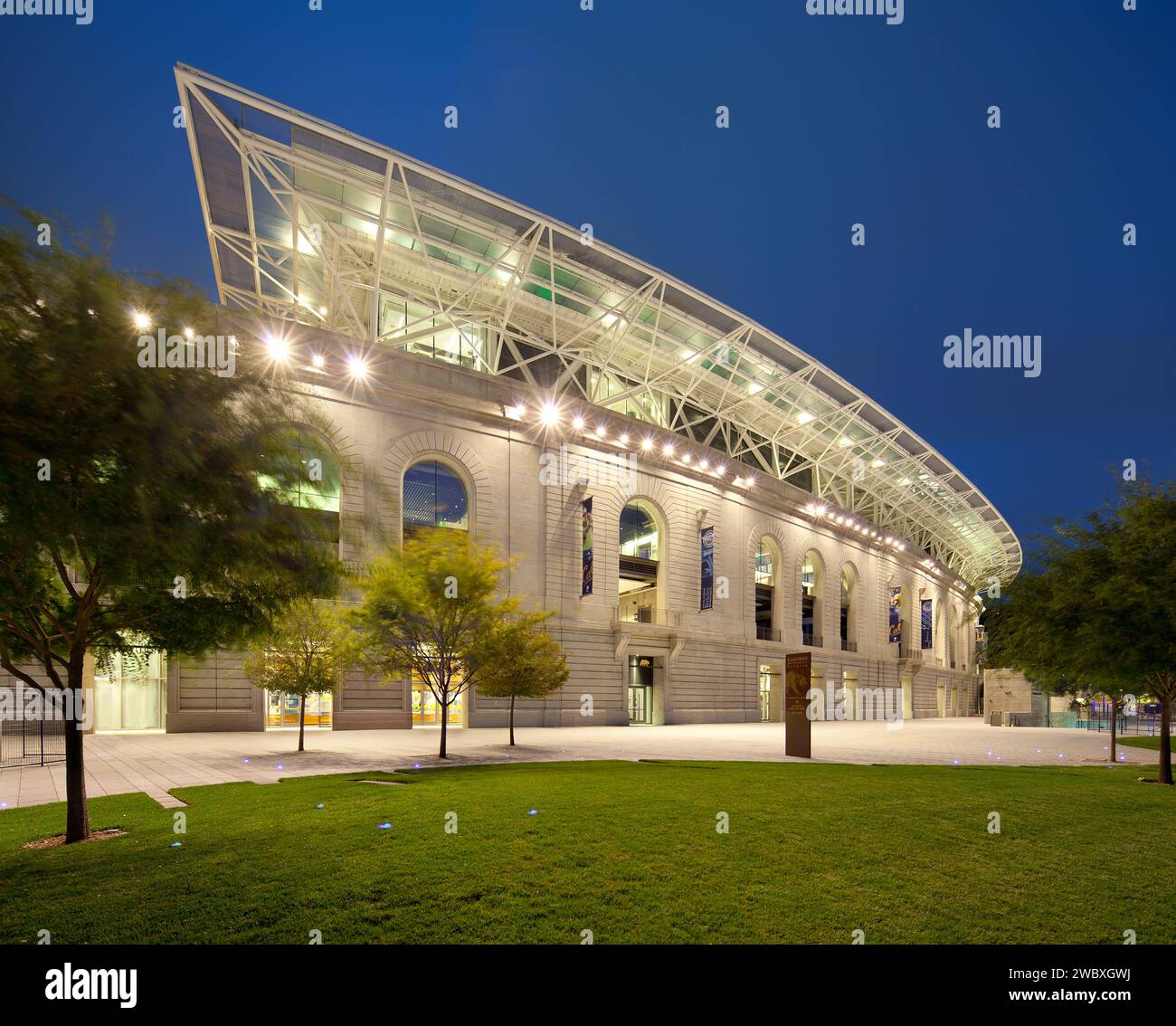 Historic facade cal memorial stadium hi-res stock photography and ...