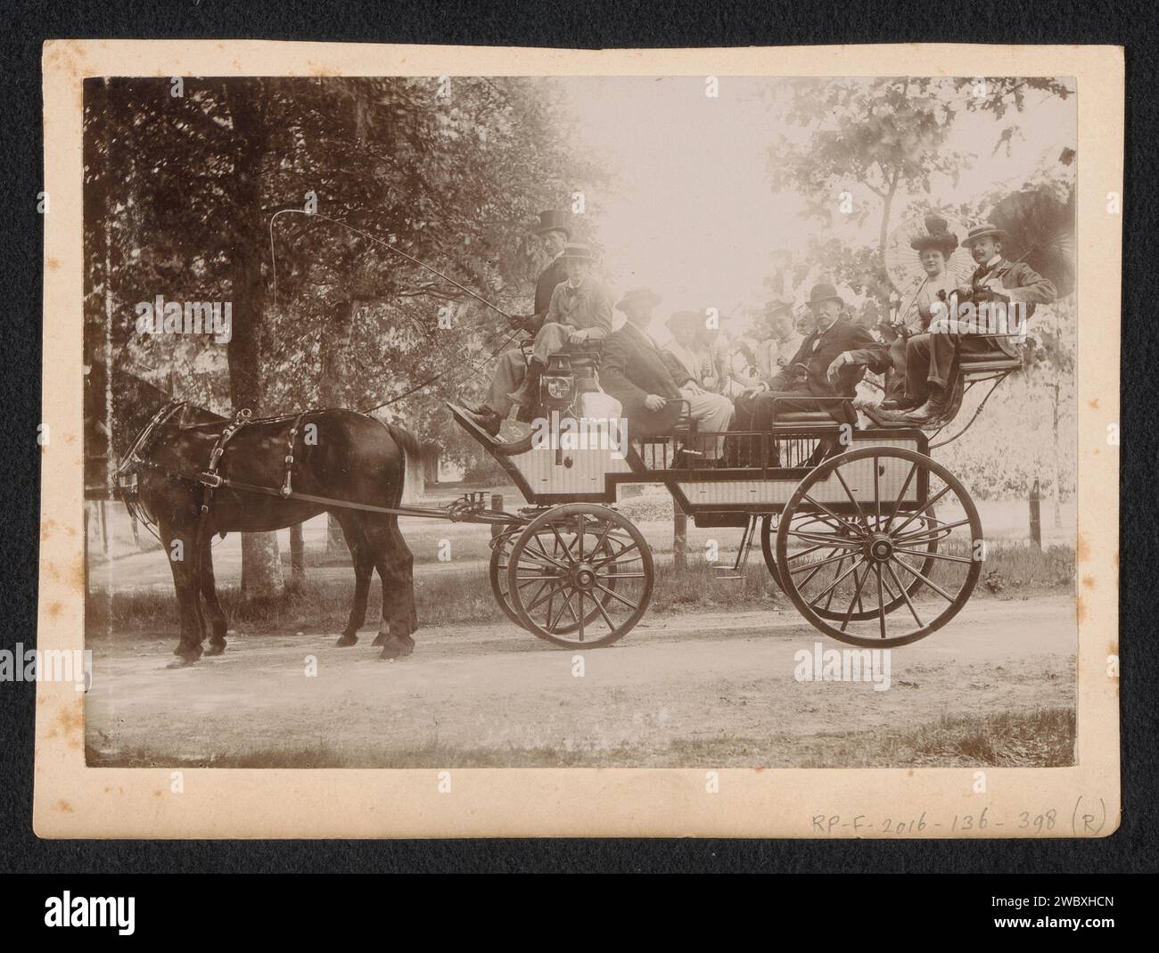Van den Berg family on horse and wagon in Baarn, Hendrik Herman van den ...