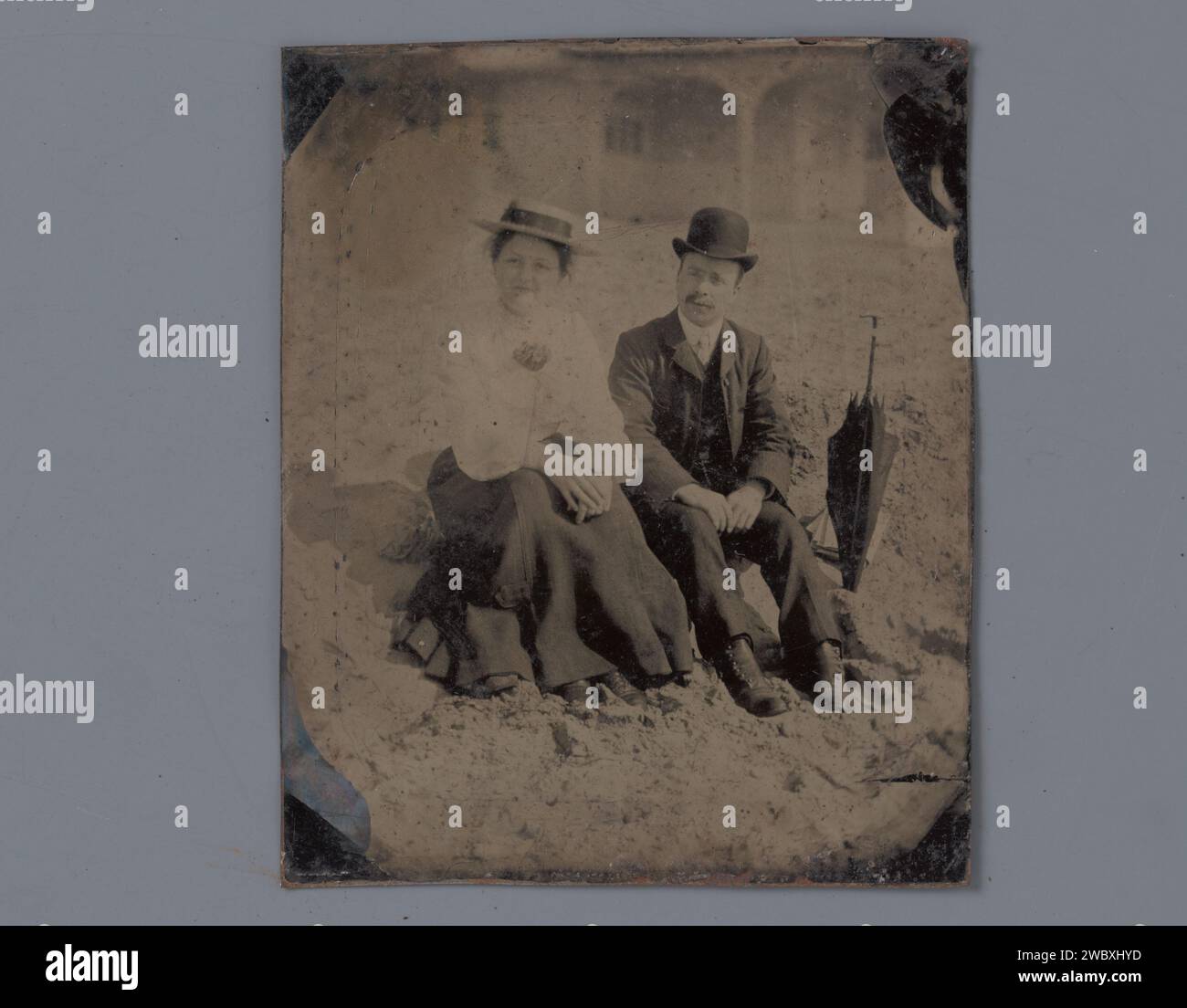 Portrait of an unknown couple on the beach, Anonymous, 1855 - 1900 ...