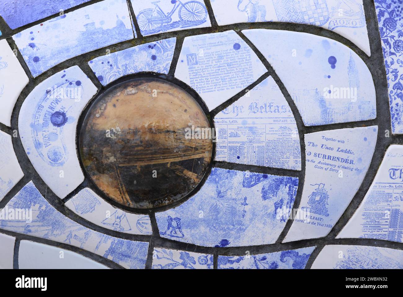 Ceramic fish sculpture hi-res stock photography and images - Alamy