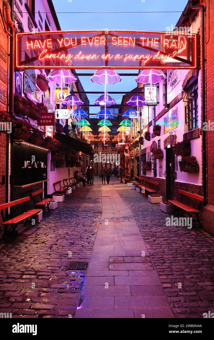 The Duke of York, a traditional, popular Belfast pub, with craic, music ...