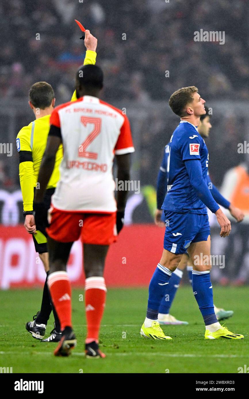 Muenchen, Deutschland. 12th Jan, 2024. Schiedsrichter Referee Benjamin ...