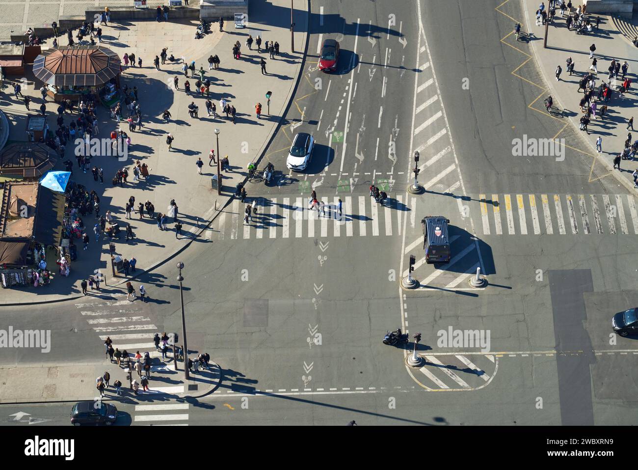 Busy city streets hi-res stock photography and images - Alamy