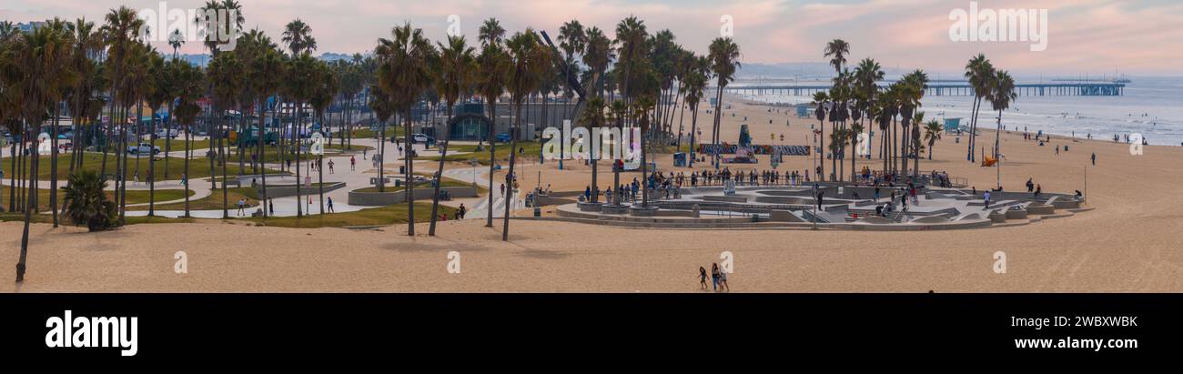 Venice beach boardwalk skateboard hi-res stock photography and images ...