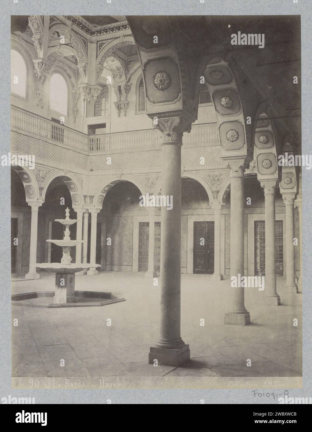 Zuilenzaal in the harem of the Bardopaleis in Tunis, AM, c. 1880 - c ...