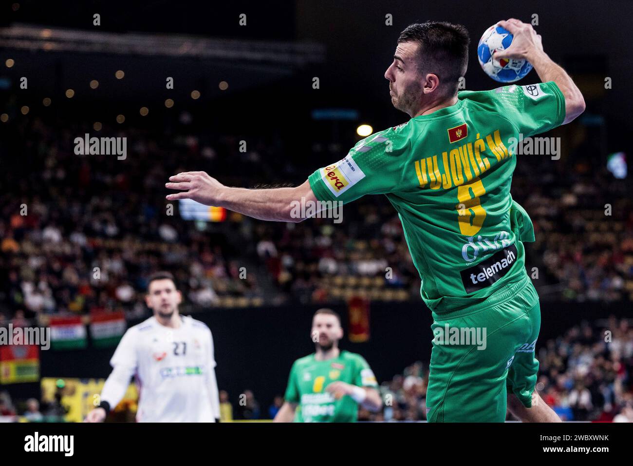 Milos Vujovic (Montenegro, #6) im Wurf MEN?S EHF EURO 2024: Ungarn ...
