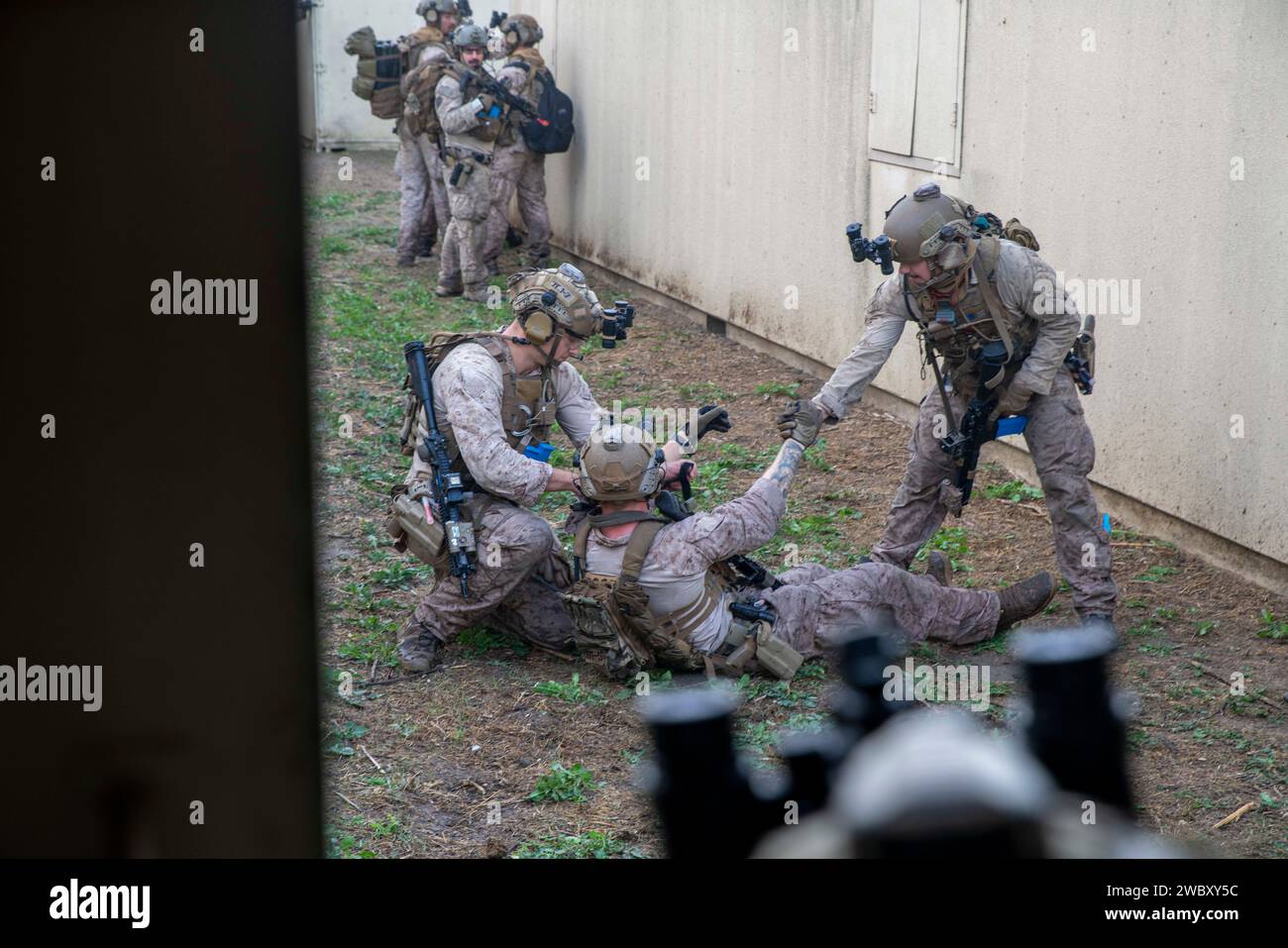 U.S. Marines assigned to Reconnaissance Company, 15th Marine Expeditionary Unit, assist a ...