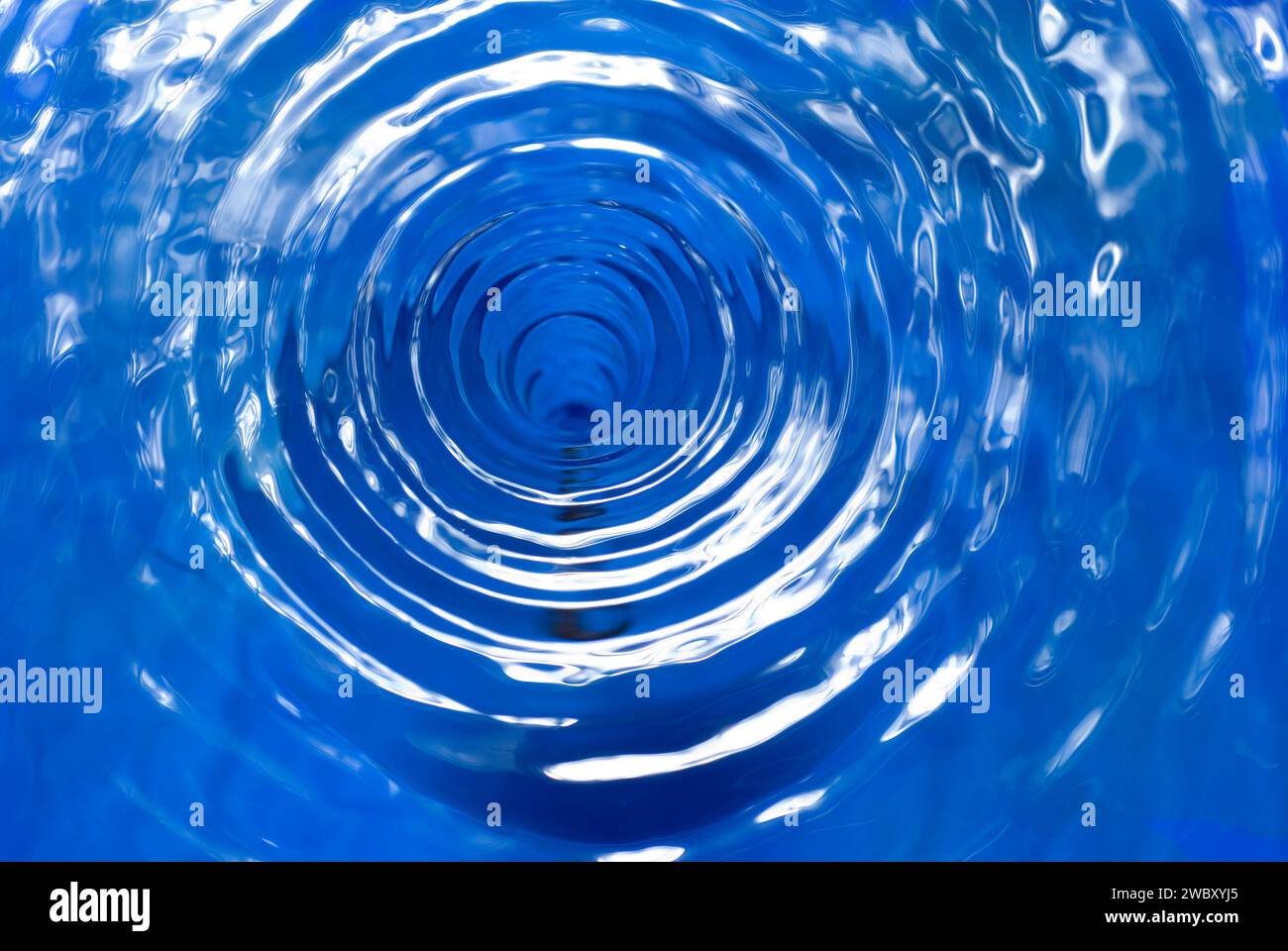 Small concentric circles hi-res stock photography and images - Alamy