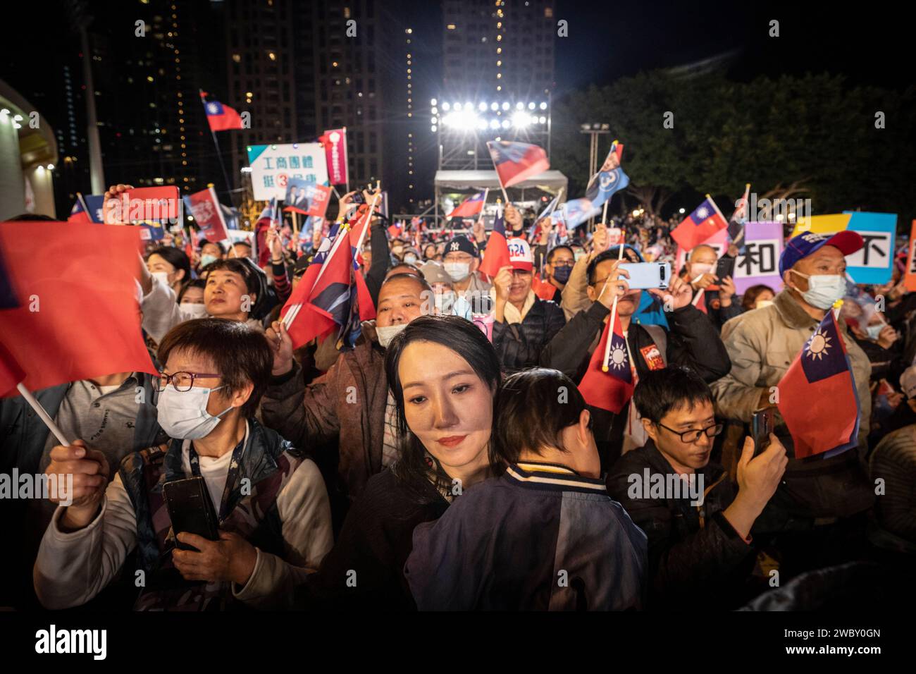 Mother and son were seen participating the KMT rally in Banqiao, New ...