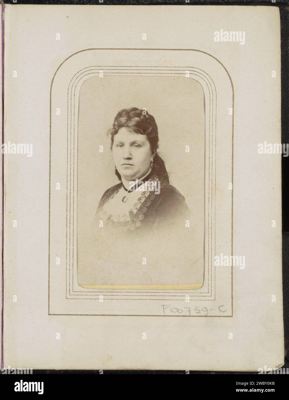 Portrait of a woman, Johannes Wilhelmus Franciscus Offenberg, 1867 - c ...