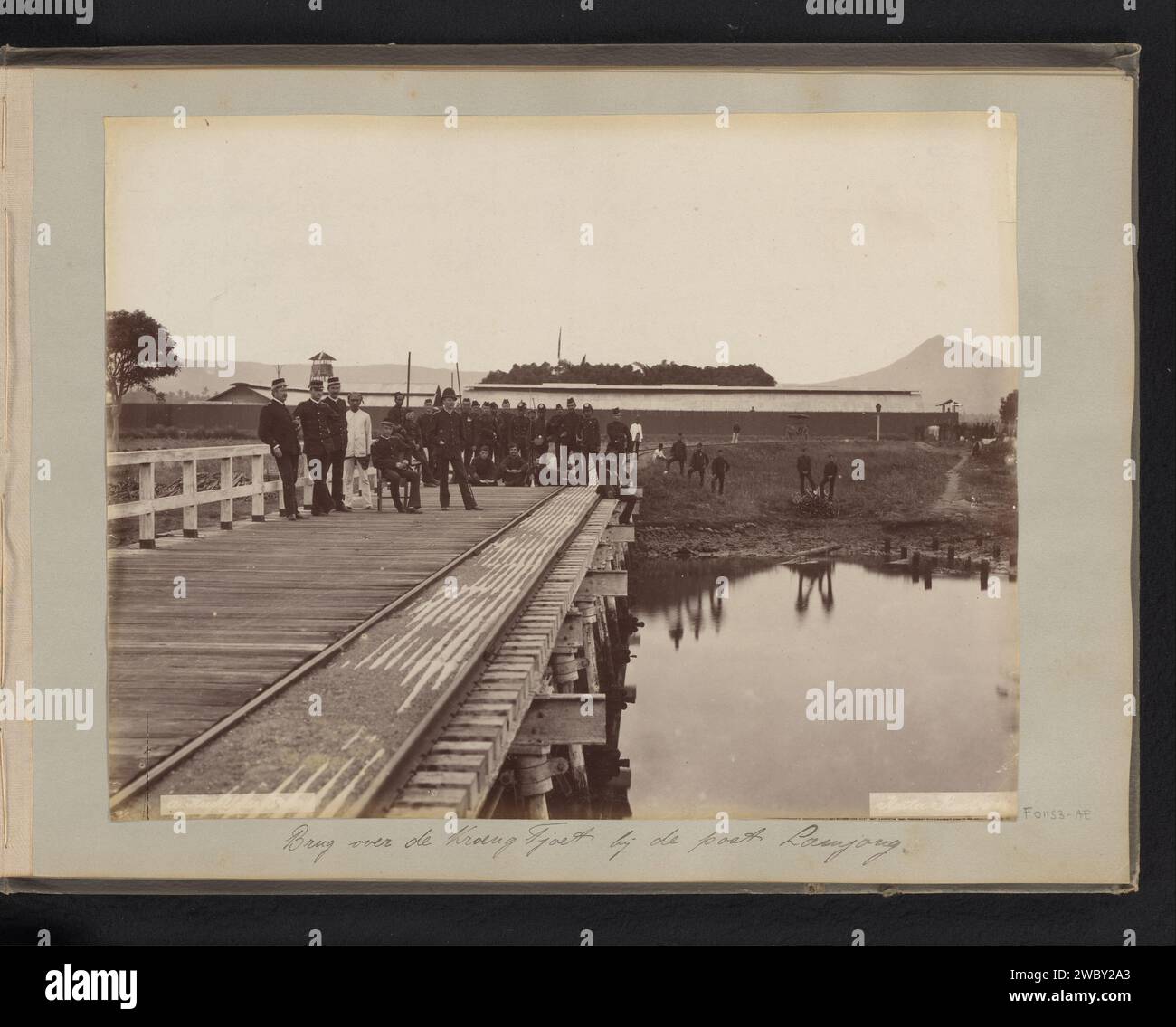 Soldiers at the bridge over the Kroeng Tjoet near Lamjong, A. Kaulfuss ...