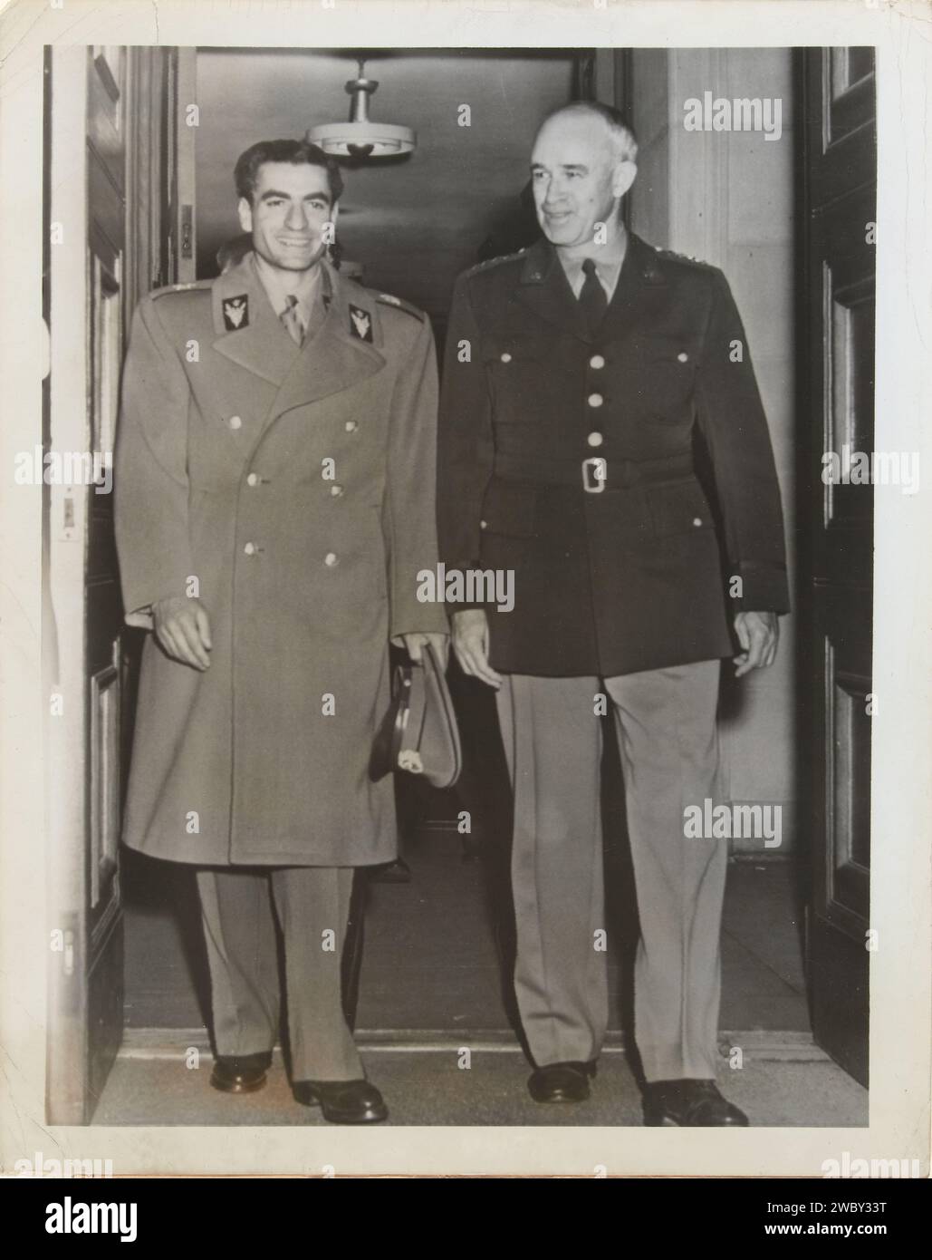 Shah van Iran with General Omar Bradley, International News Photos ...