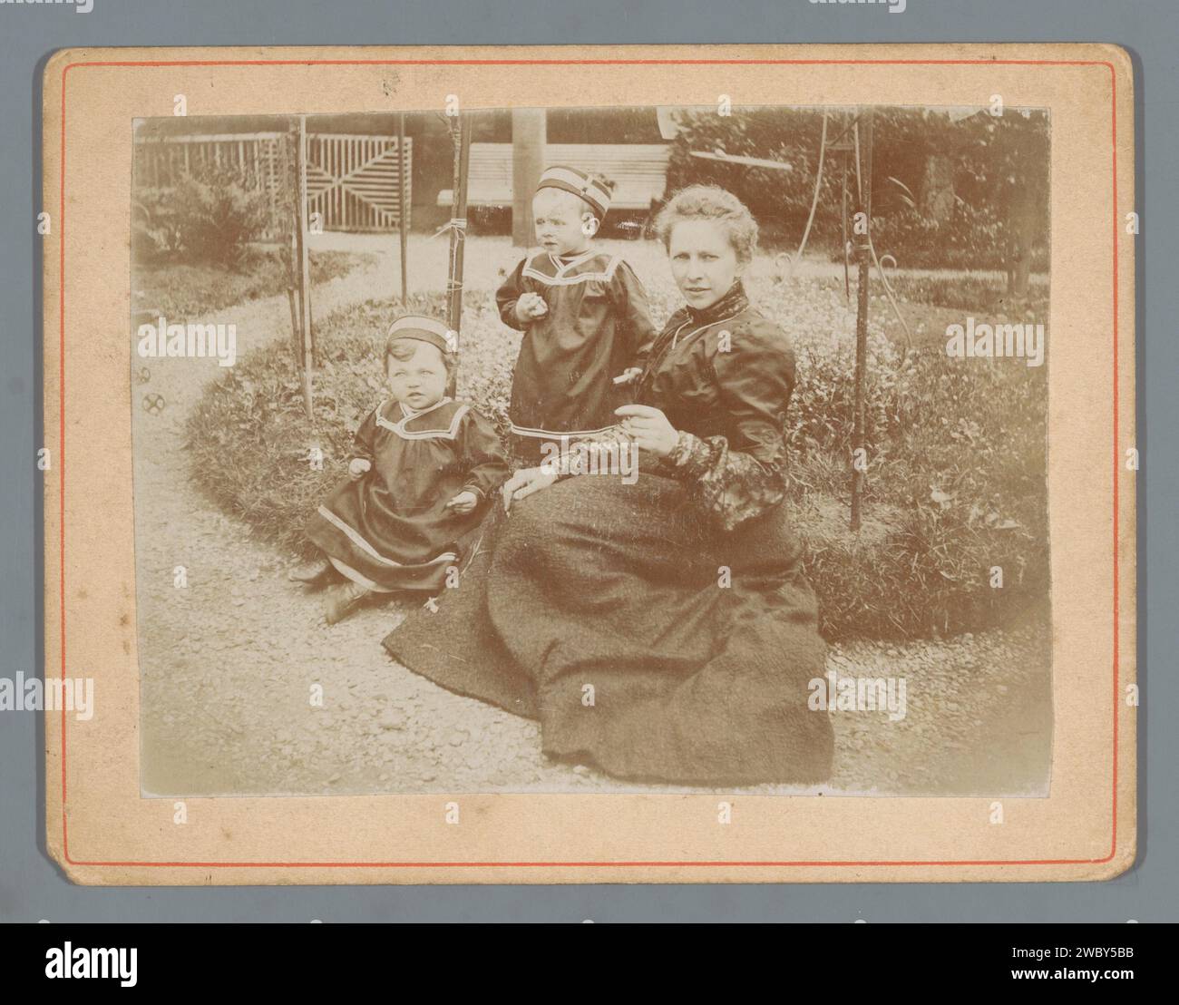 Portrait of Wilhelmina Gerarda Hoogendijk and her children Ad and Johanna van der Kop in a ...
