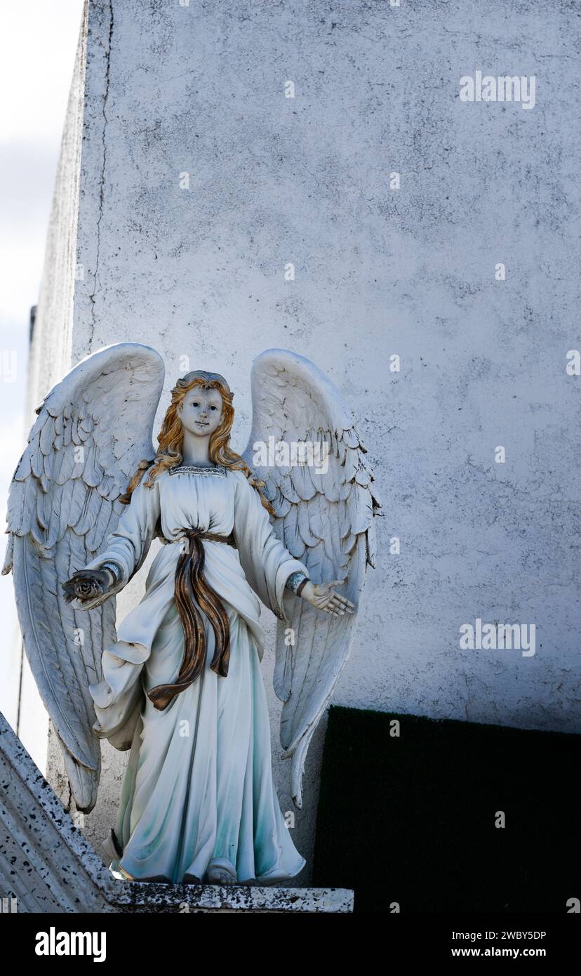 angel statue open arms Stock Photo - Alamy