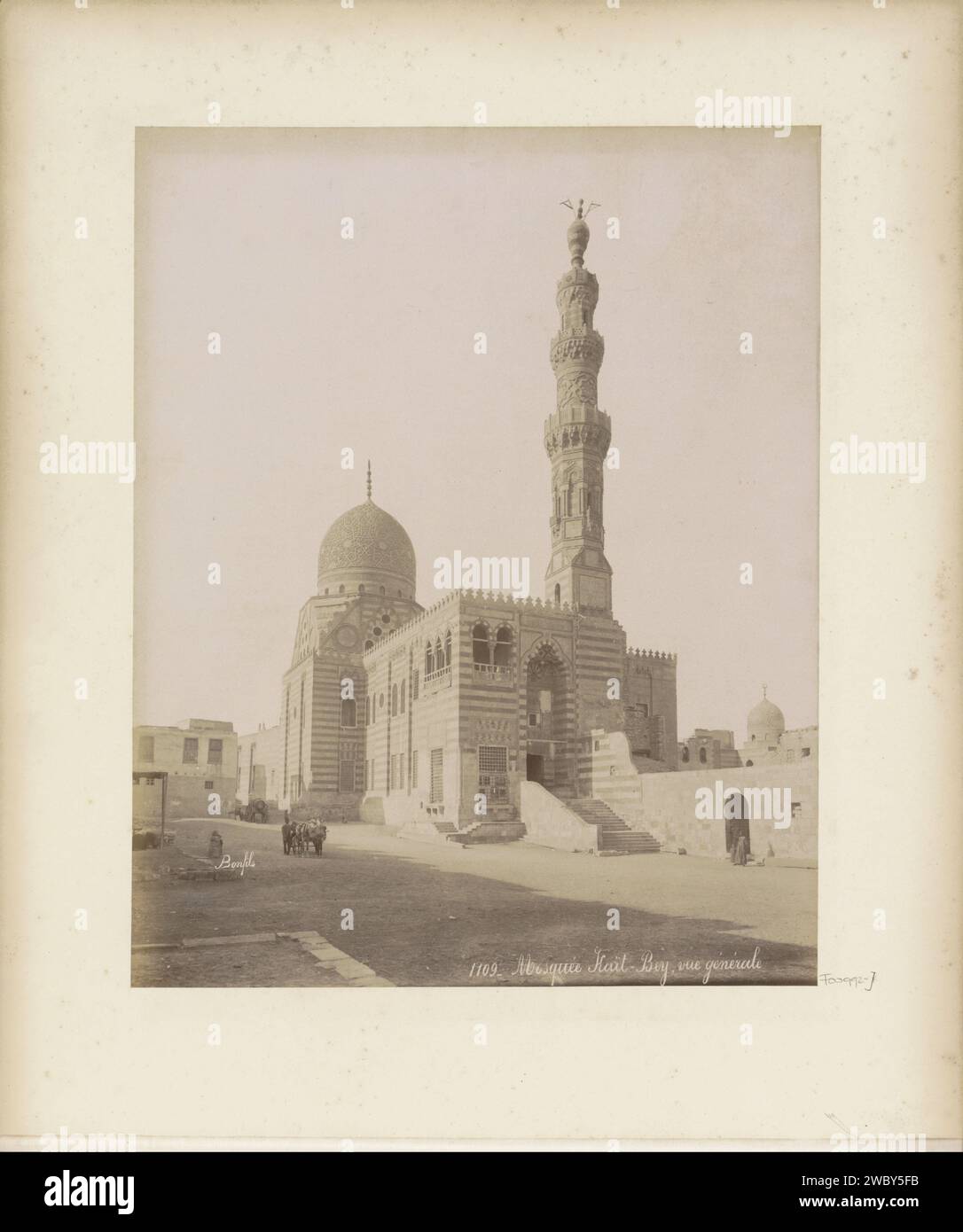 View of the mosque and grave of Kaït Bey (Qaytbay) in Cairo, Maison ...
